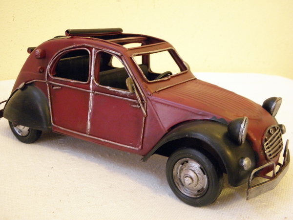 KOVOVÝ MODEL AUTA CITROEN KACHNA 2 CV- RETRO