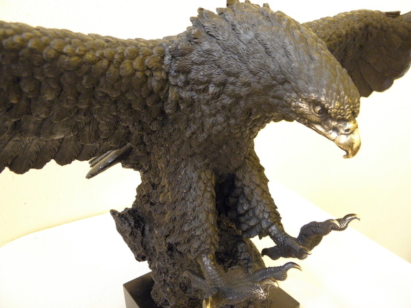 VELKÝ BRONZOVÝ OREL V LETU NA MRAMORU 75CM