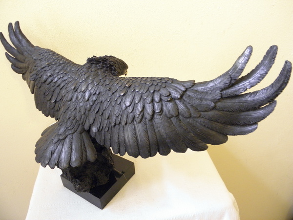 VELKÝ BRONZOVÝ OREL V LETU NA MRAMORU 75CM