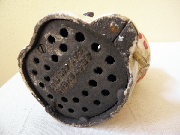 KOVOVÁ MECHANICKÁ KASIČKA - ČERNOŠKA